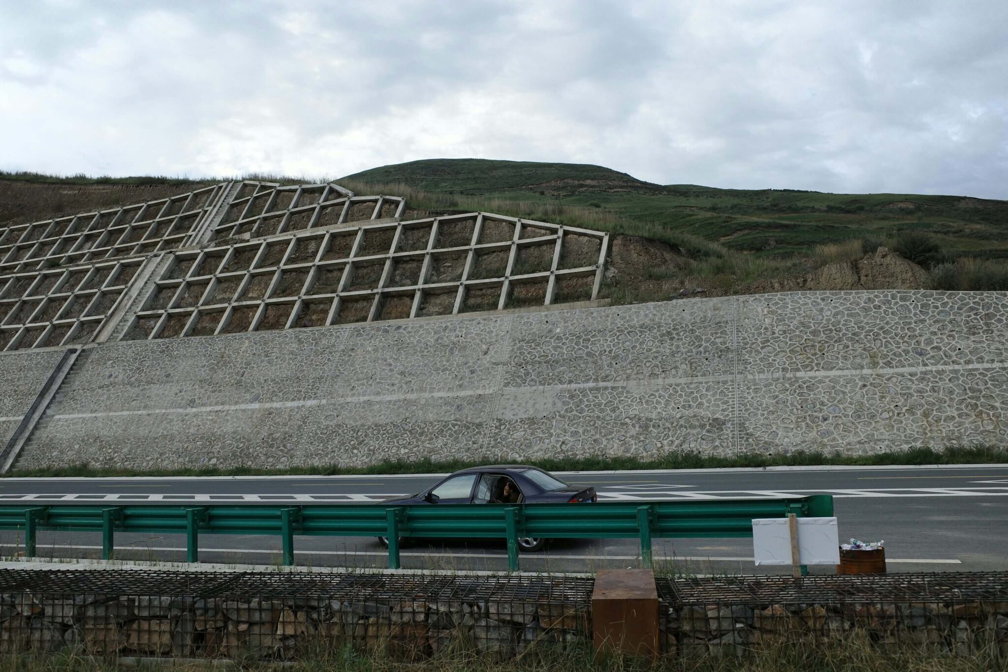 Geogrid Retaining Wall Ultimate Guide (2025): Types, Spacing & Installation