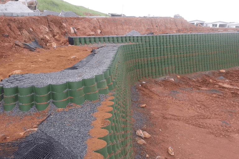 How to Build a Retaining Wall with Geogrid: Step-by-Step Guide by ...